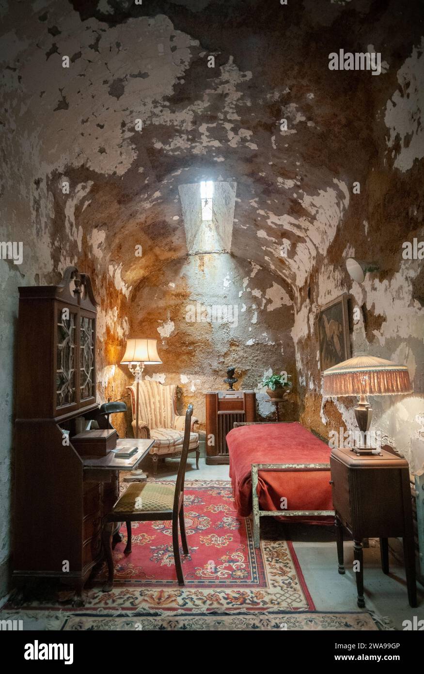 Al Capone's cell at Eastern State Penitentiary, Prison in Philadelphia ...