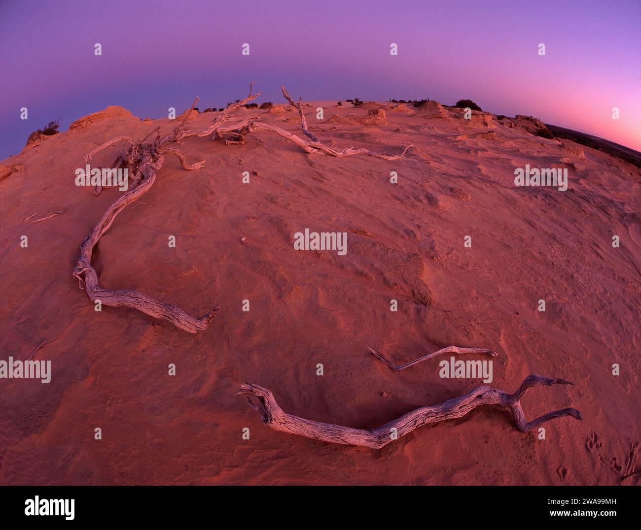 MUNGO NATIONAL PARK IS PART OF THE WILLANDRA LAKES WORLD HERITAGE AREA ...