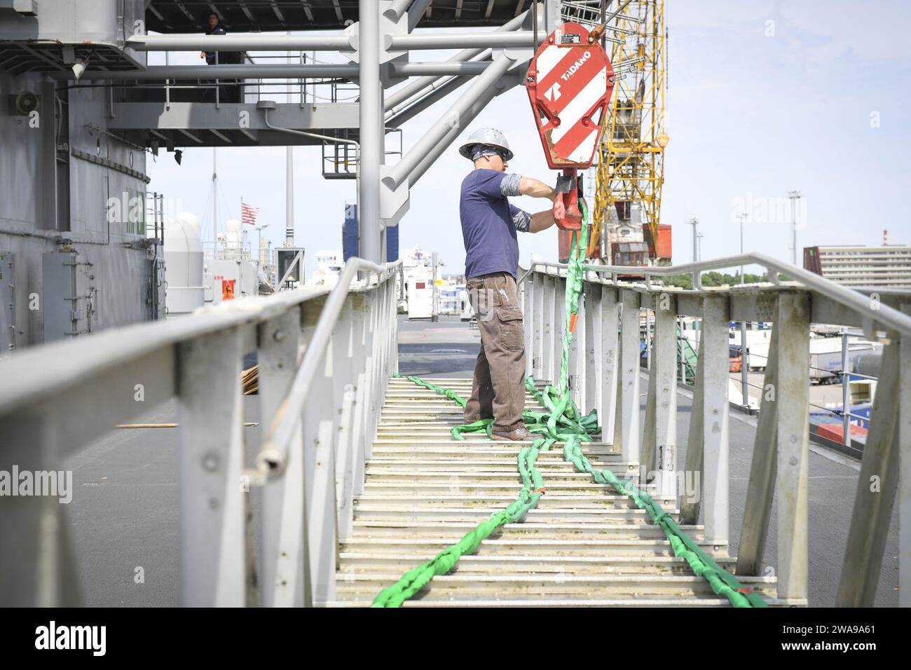 Mass of rigging hi-res stock photography and images - Alamy
