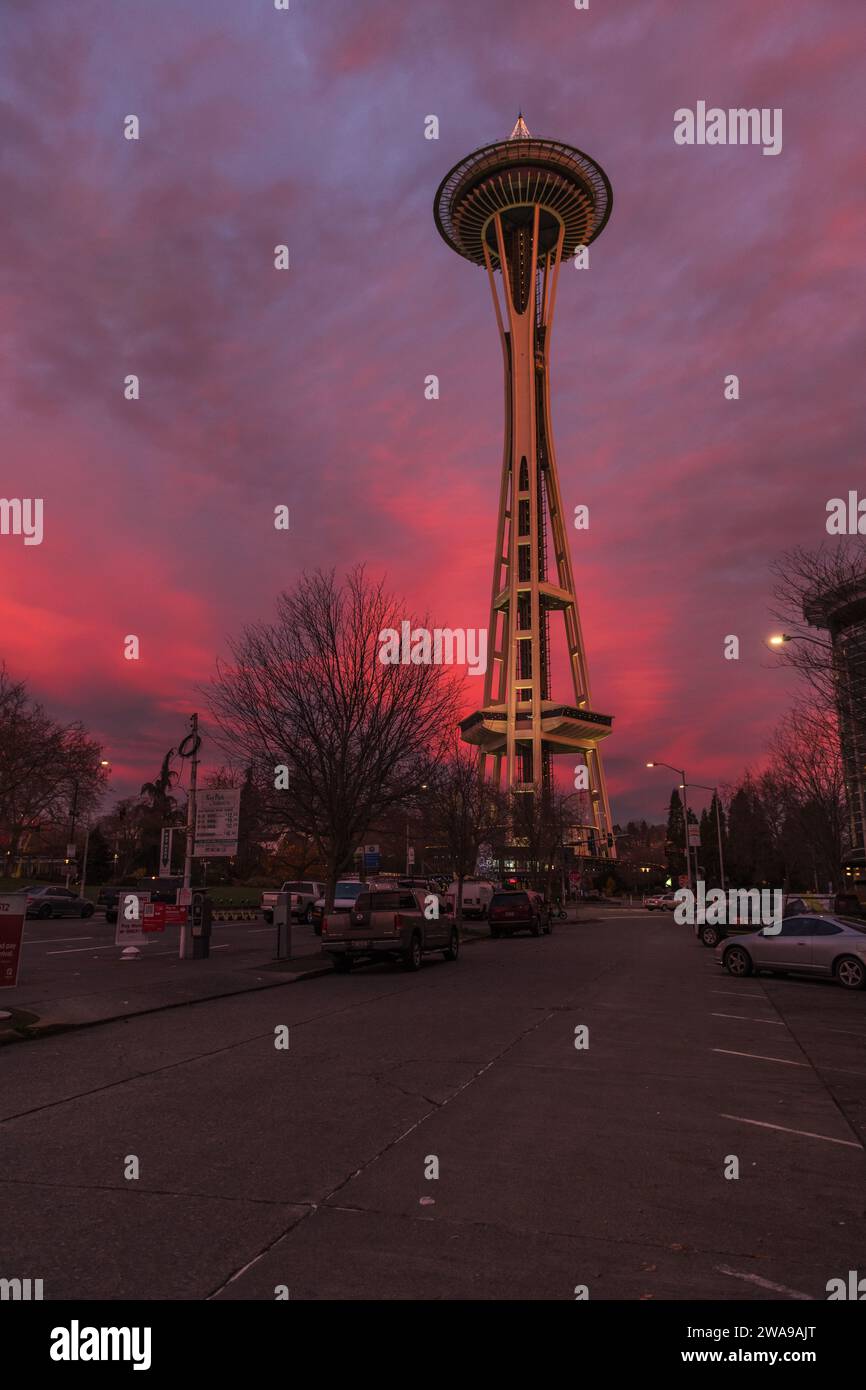 Seattle, USA. 13th December, 2023. Vivid sunrise over the Space Needle ...
