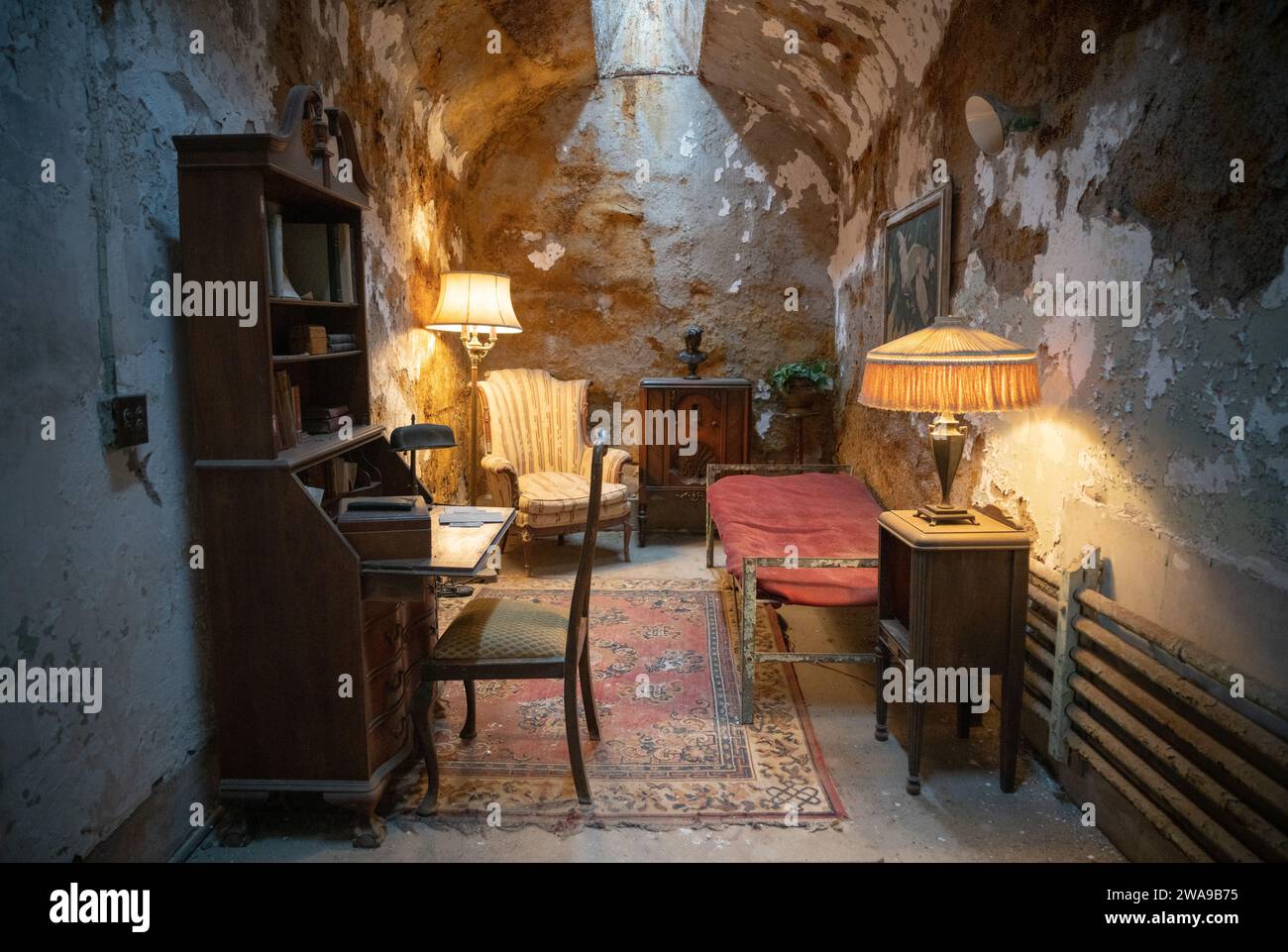 Al Capone's cell at Eastern State Penitentiary, Prison in Philadelphia ...