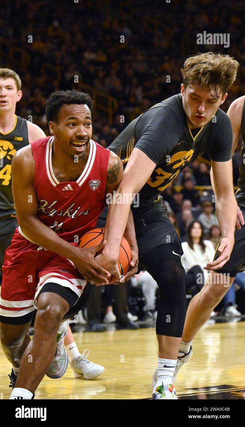 IOWA CITY, IA - DECEMBER 29: Iowa forward Owen Freeman (32) tries to ...