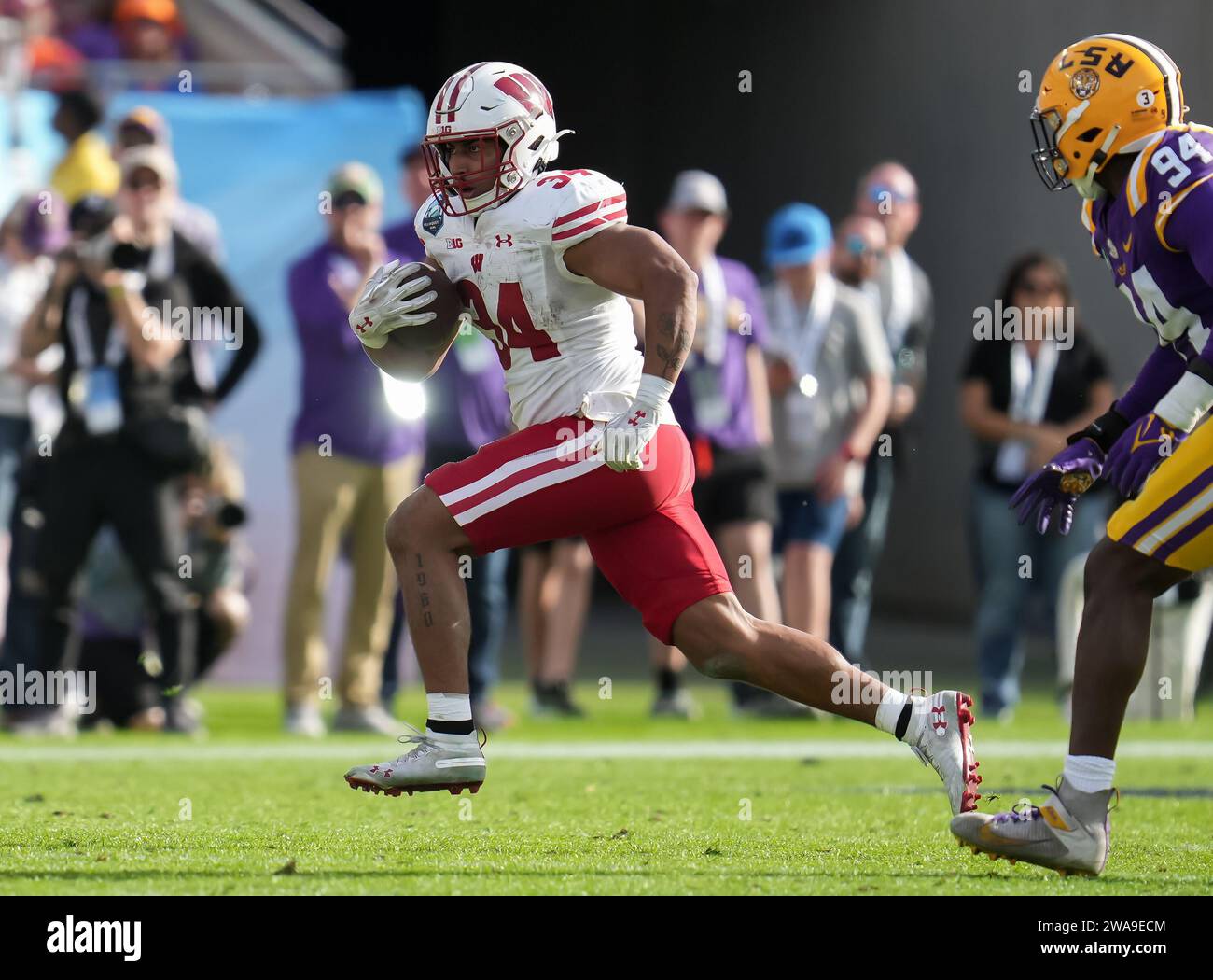 Tampa, United States. 01st Jan, 2024. Wisconsin Badgers running back ...