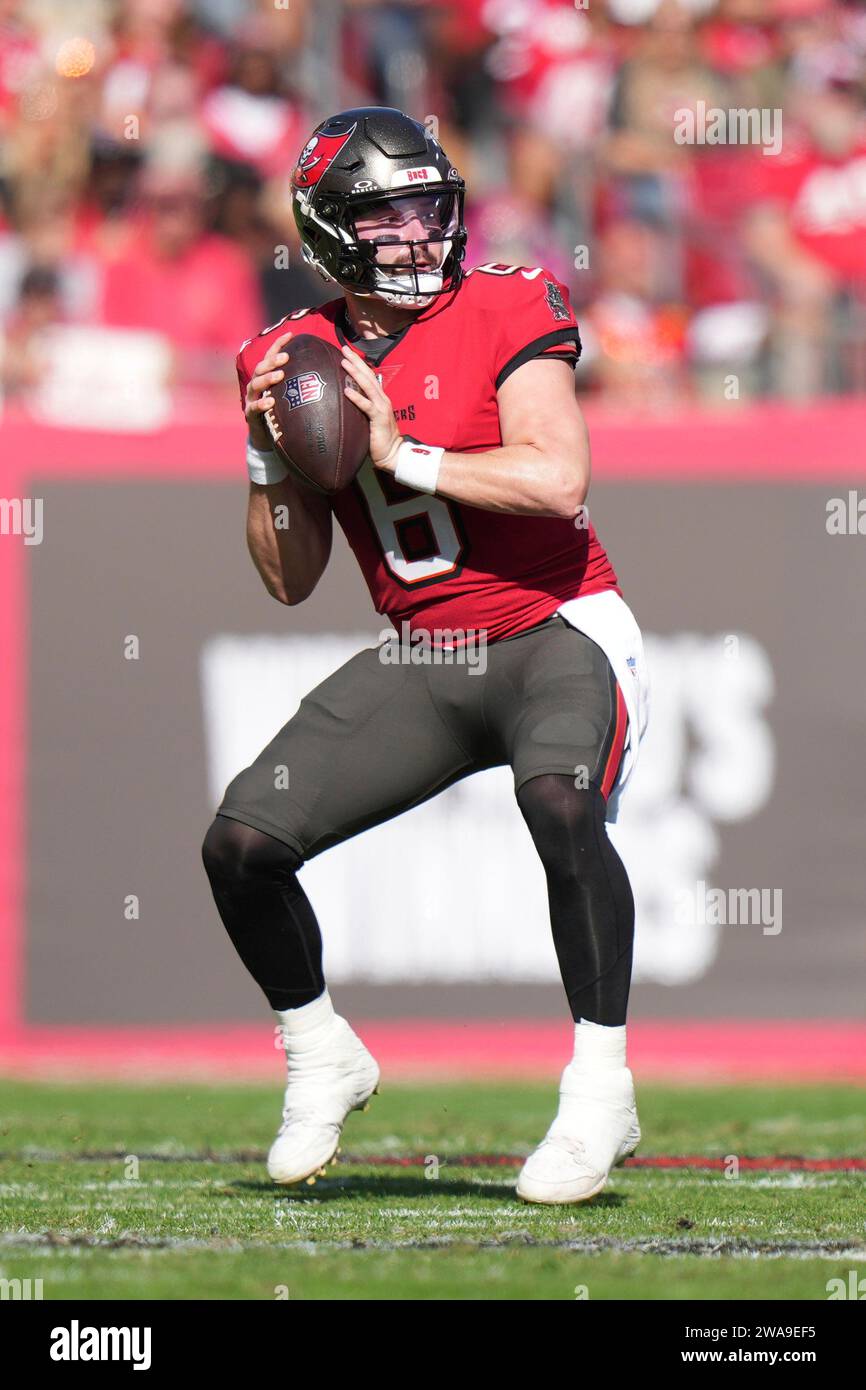Tampa Bay Buccaneers quarterback Baker Mayfield (6) makes a pass ...