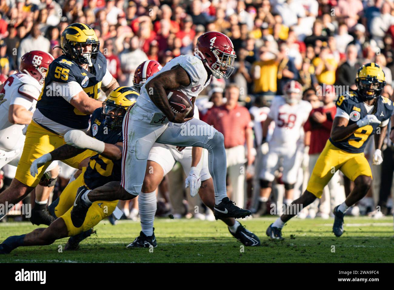 Alabama Crimson Tide quarterback Jalen Milroe (4) runs the ball during the CFP Semifinal at the ...