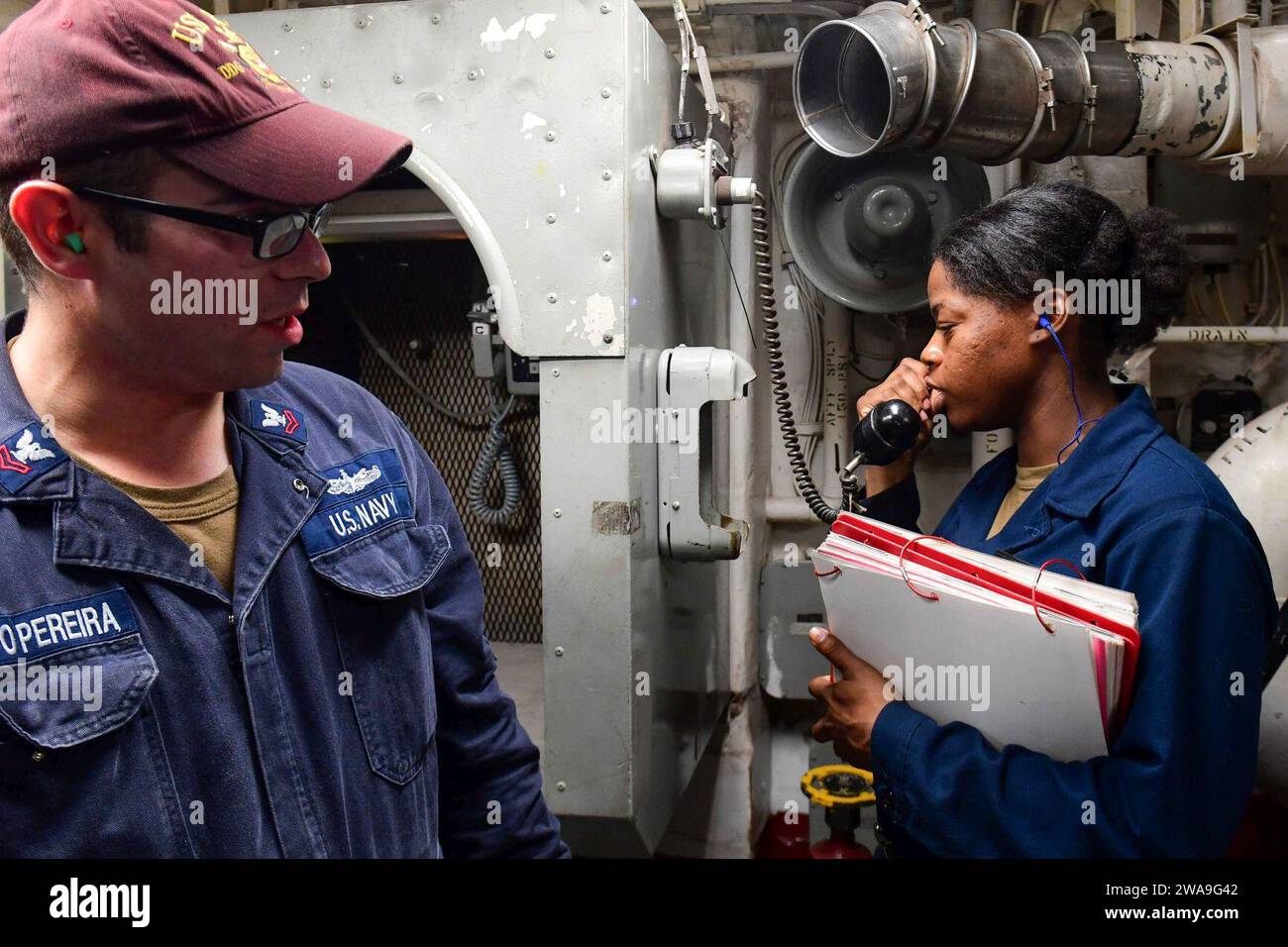 U s navy damage control fireman hi-res stock photography and images - Alamy