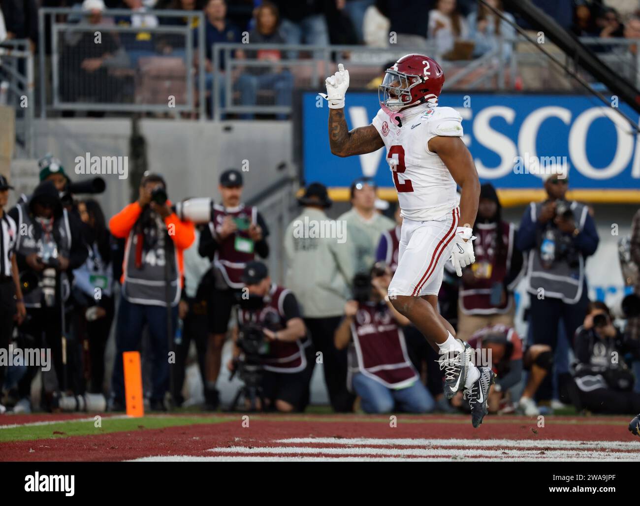 Pasadena, California, USA. 01st Jan, 2024. Alabama Crimson Tide running back Jase McClellan (2 ...