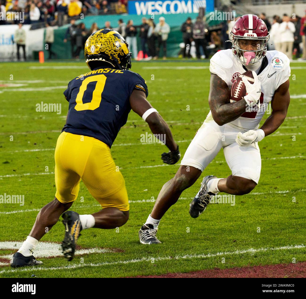 Alabama Crimson Tide running back Jase McClellan (2) carries the ball ...