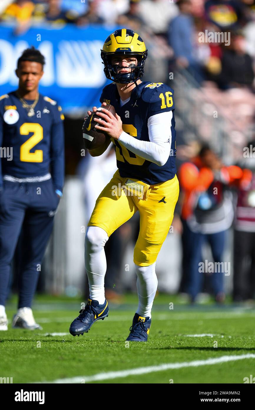 PASADENA, CA - JANUARY 01: QB Davis Warren (16) of the Michigan ...