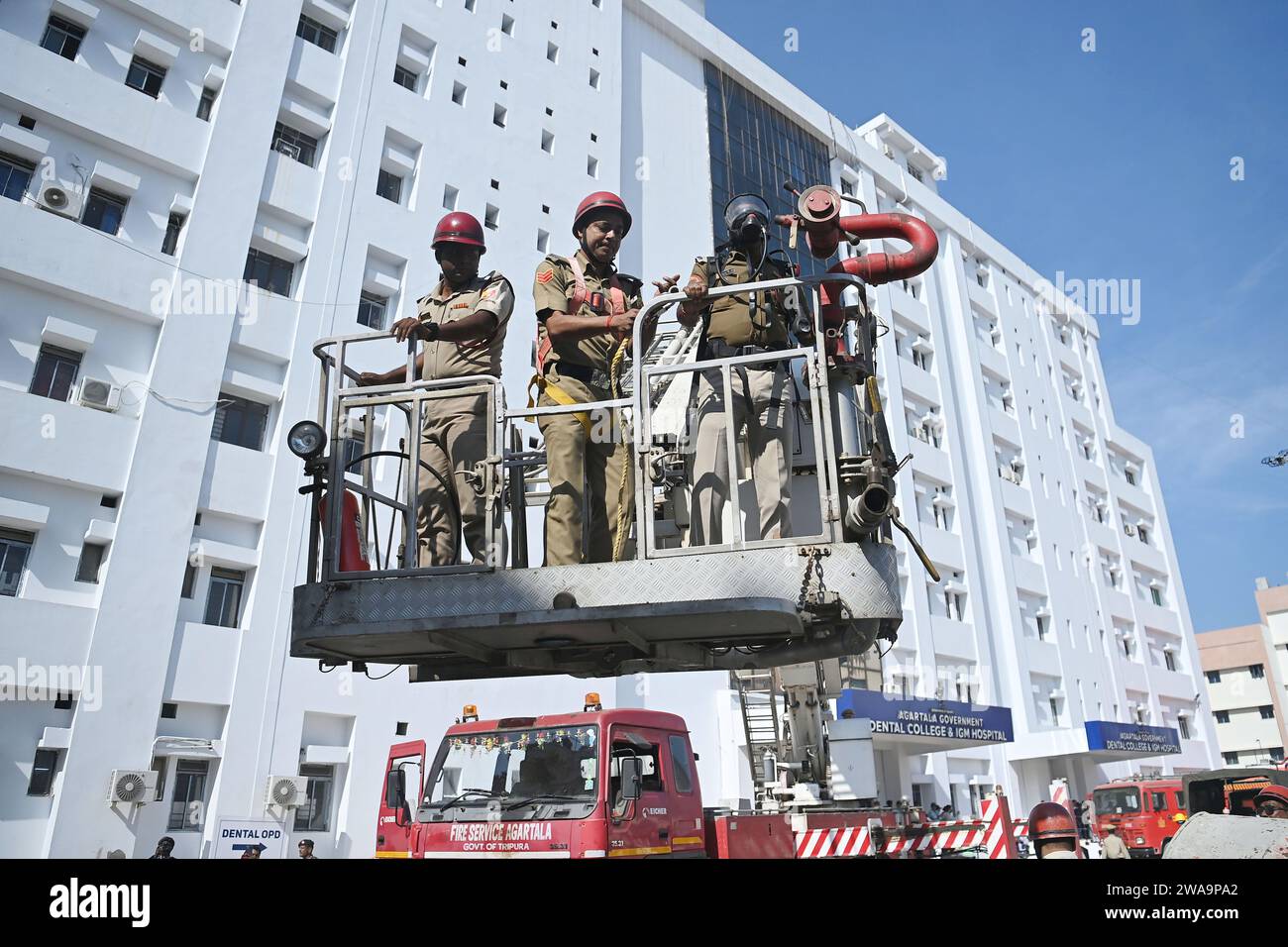 Indian people indian fire brigade hi-res stock photography and images ...