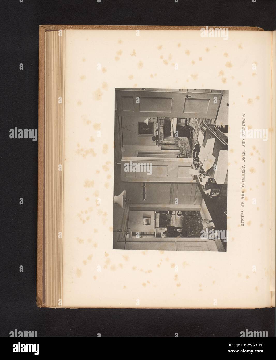 Harvard university library building hi-res stock photography and images ...