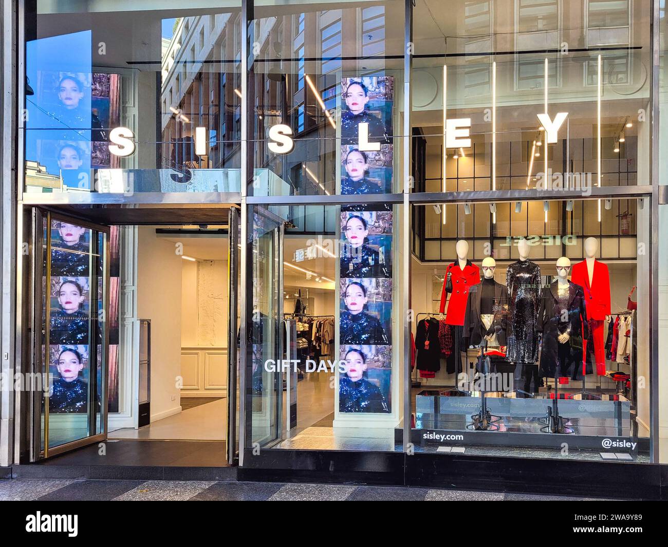 Milan, Italy. 24th Dec, 2023. The window of the Sisley shop in Milan ...