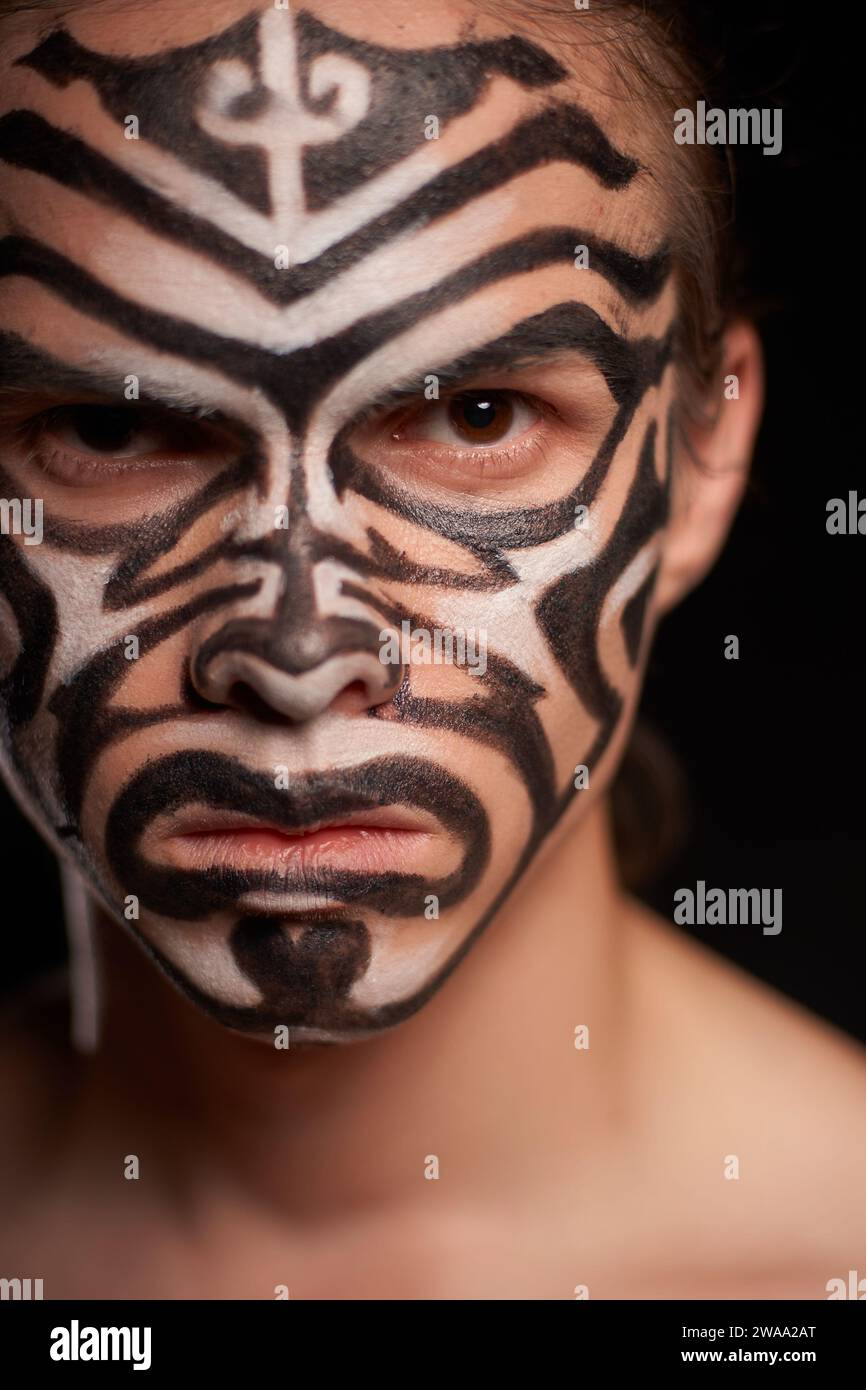 Aboriginal man painted face hi-res stock photography and images - Alamy