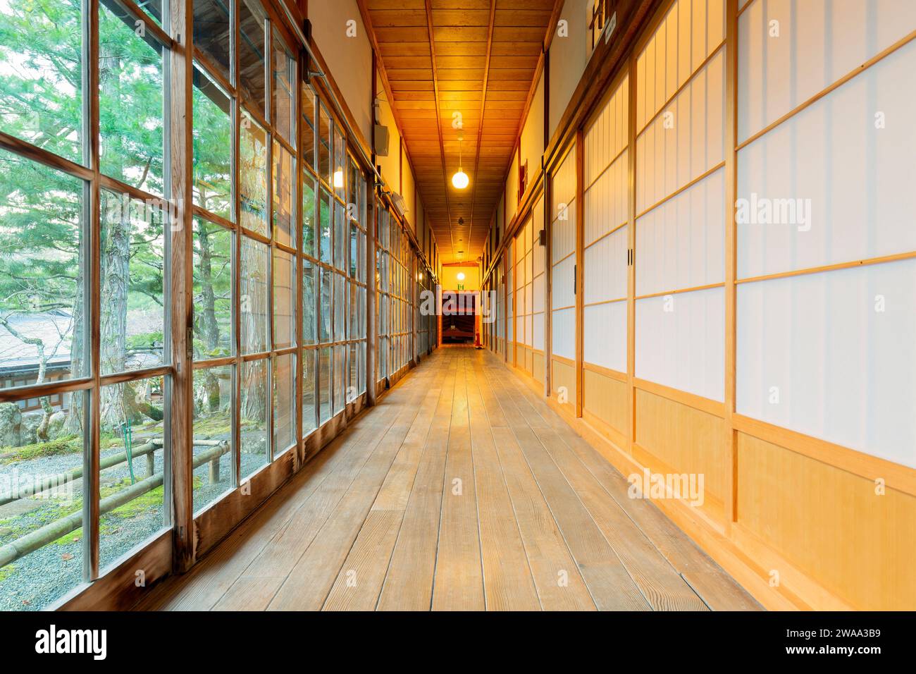 Traditional japanese house hi-res stock photography and images - Alamy