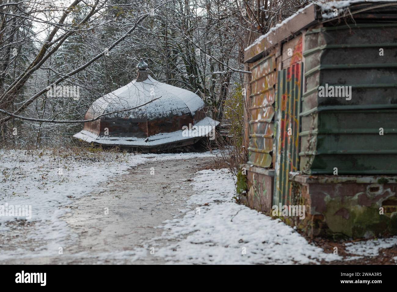 Destroyed or collapsed gazebo or pavillion in front of bellevue ...