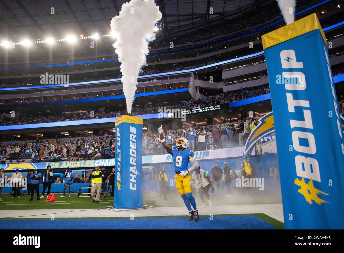 Los Angeles Chargers linebacker Kenneth Murray Jr. (9) takes the field ...