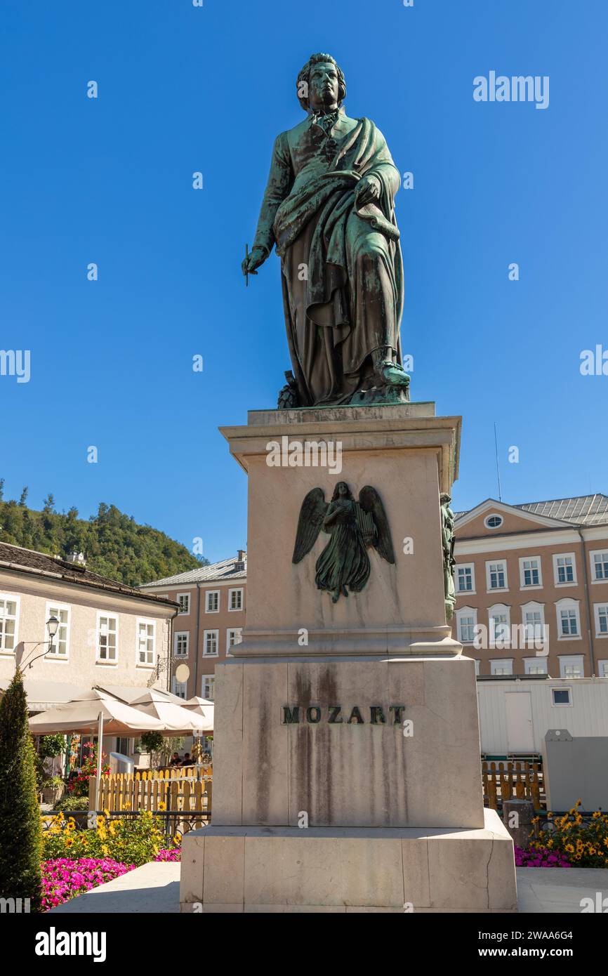 Monument of composer Wolfgang Amadeus Mozart in Salzburg, Austria Stock ...
