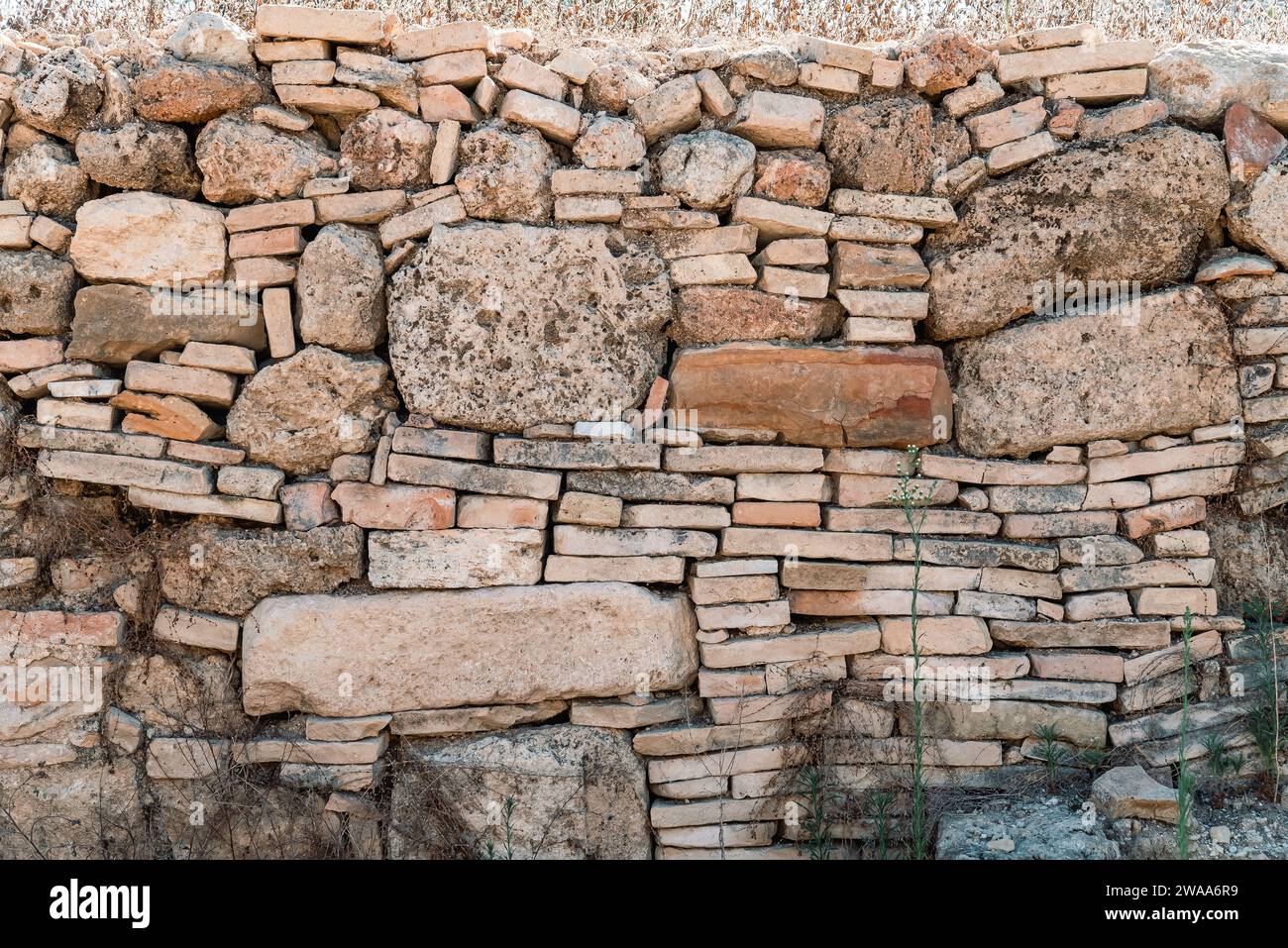 Irregular stone wall hi-res stock photography and images - Alamy