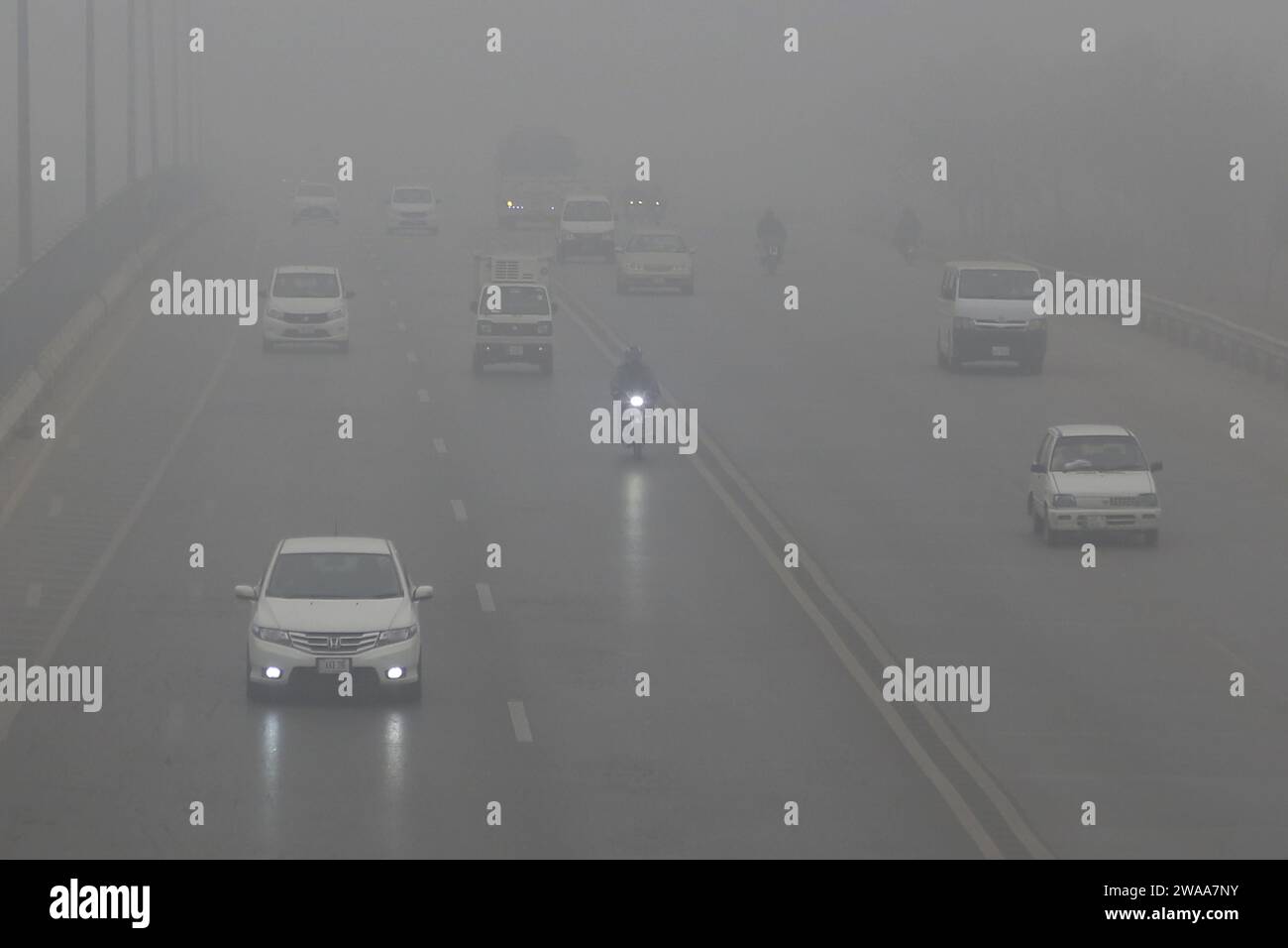 Islamabad. 3rd Jan, 2024. Vehicles move amid heavy fog on a road in ...