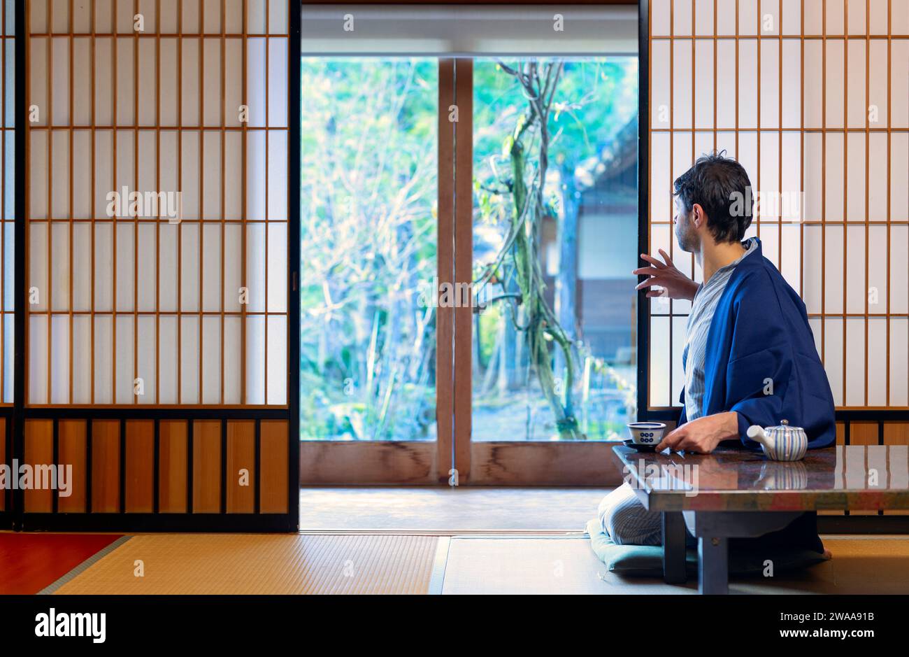 Inbound kimono hi-res stock photography and images - Alamy