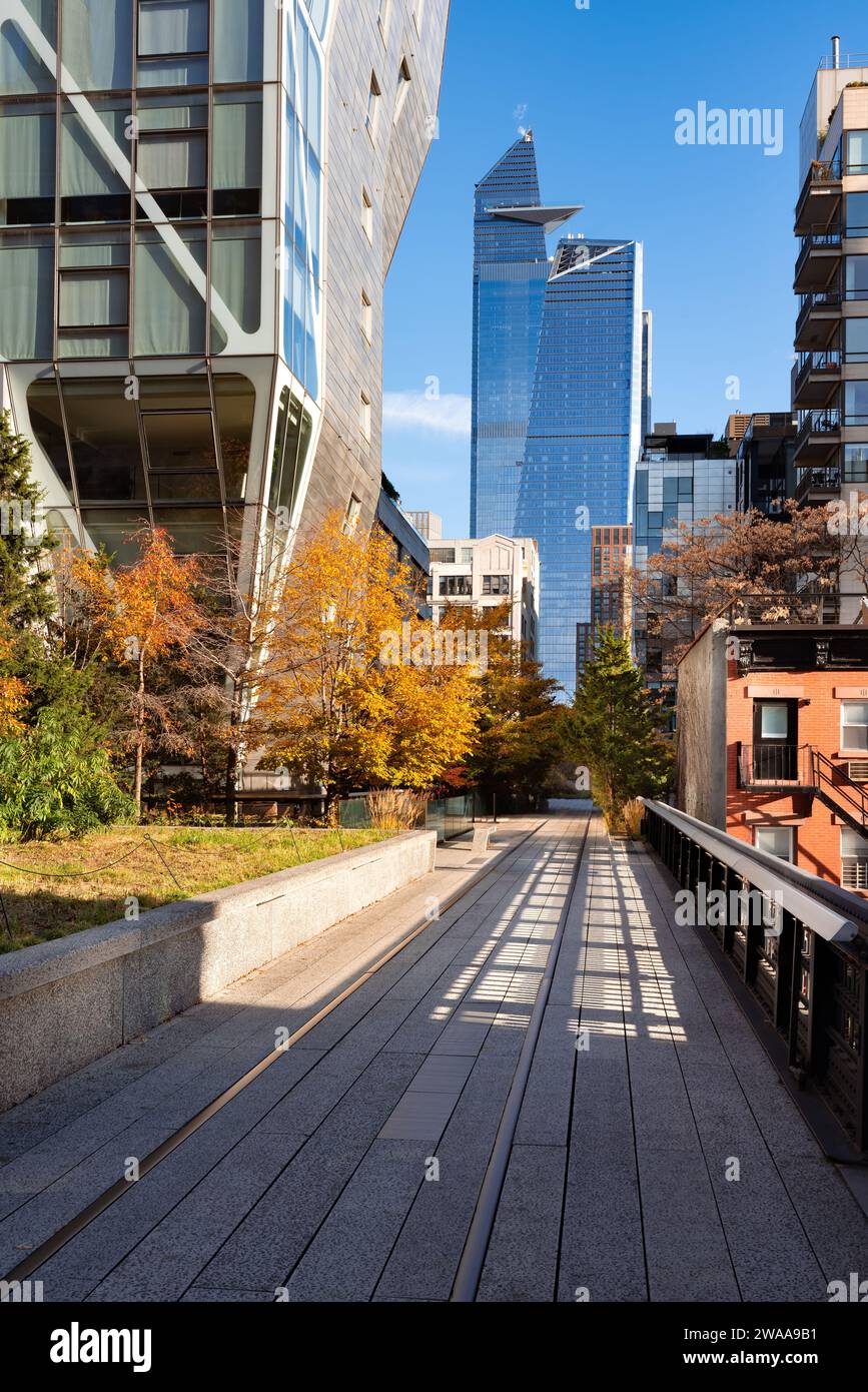 The High Line promenade with Hudson Yards skyscrapers in autumn ...