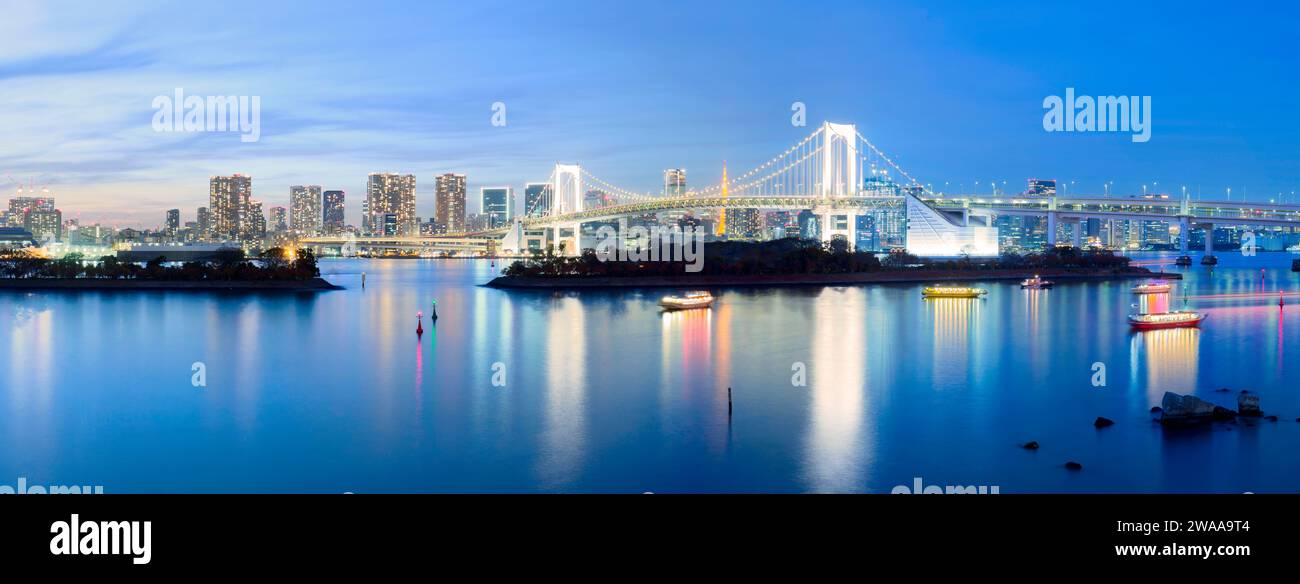 Tokyo waterfront with skyscrapers hi-res stock photography and images ...