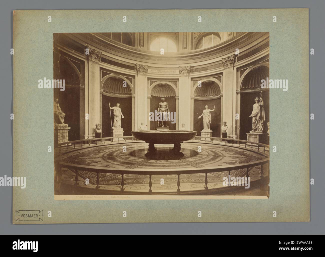 Interior of De Ronde Zaal in the Vatican Museums in Rome, Italy ...