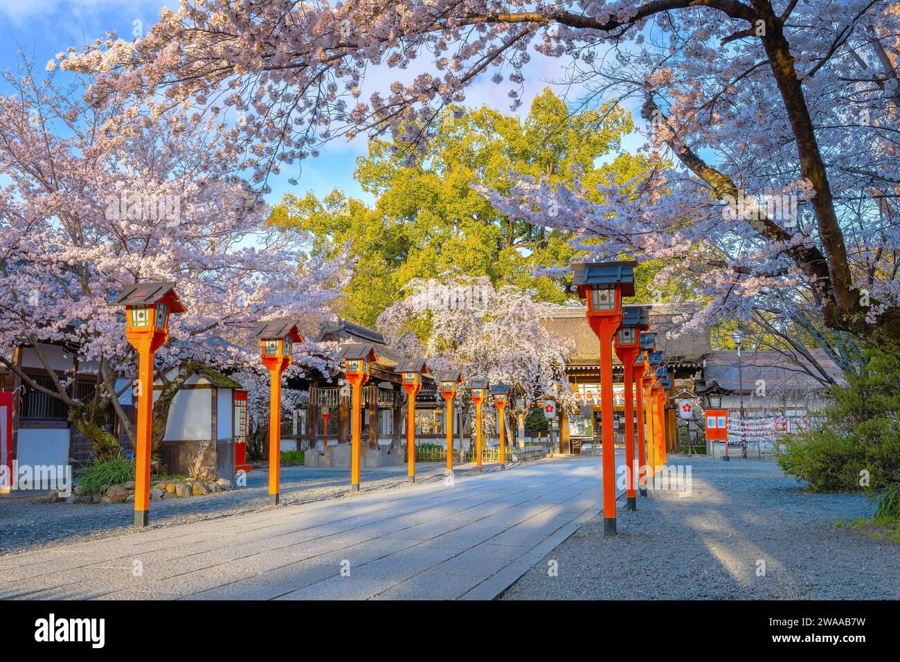 Hirano jinja shinto shrine hi-res stock photography and images - Alamy