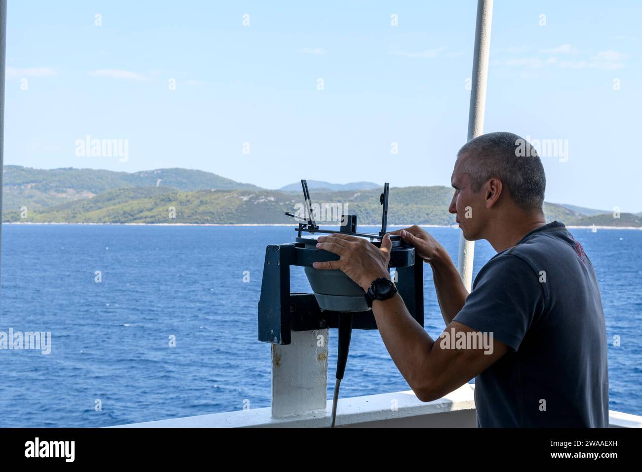Master gyro compass hi-res stock photography and images - Alamy