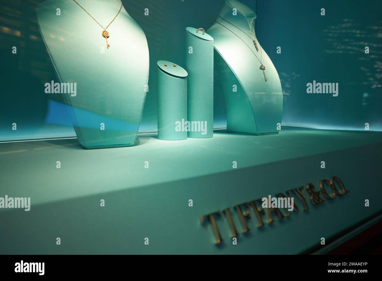 Tiffany jewelry showcase hi-res stock photography and images - Alamy