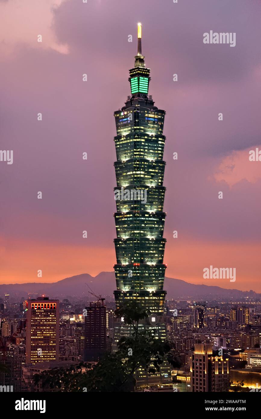 Taipei 101 at sunset, seen from Elephant Peak, Taipei, Taiwan Stock ...