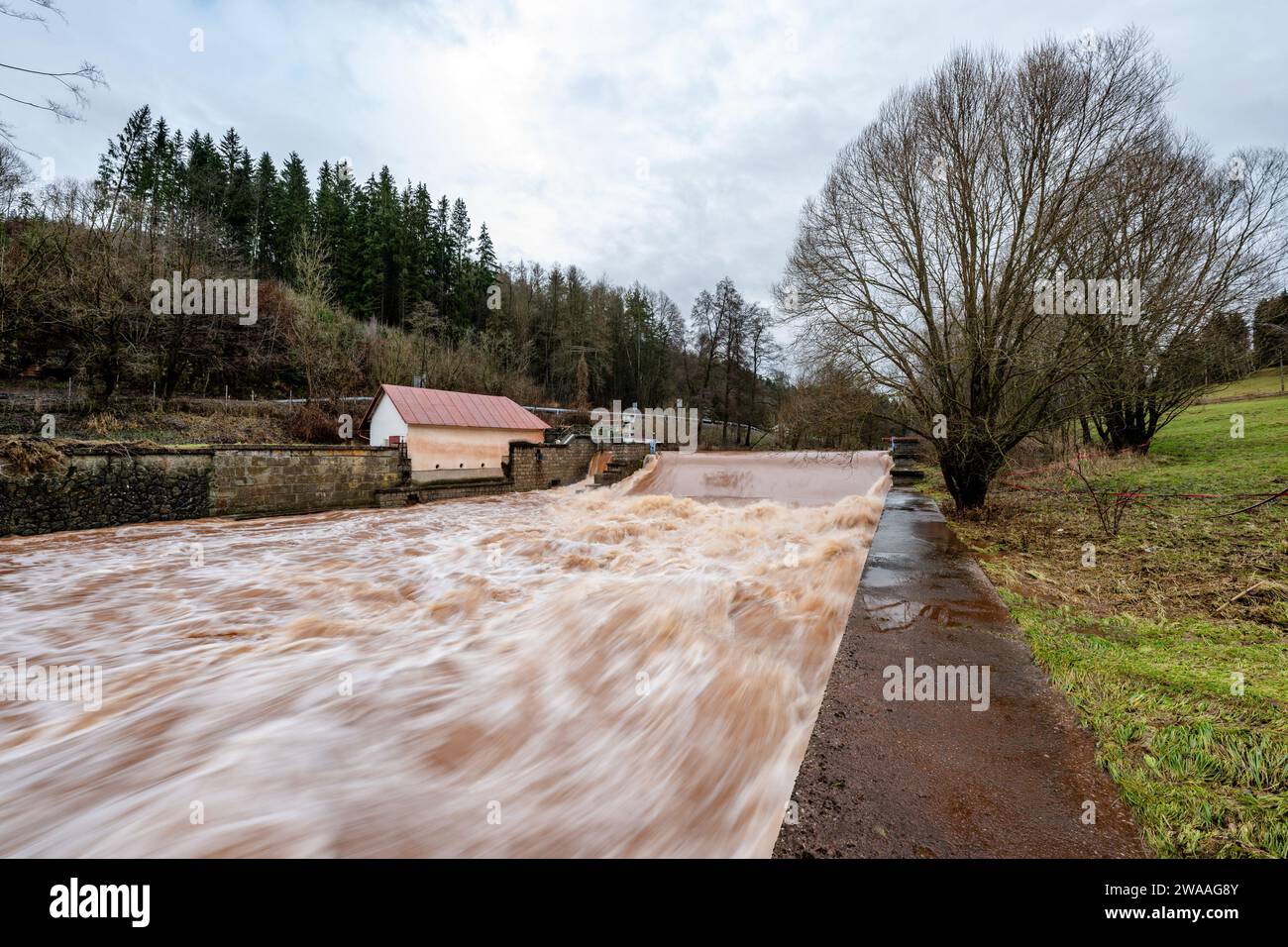 Heavy rains raised the level of the Labe river, which was at flood ...