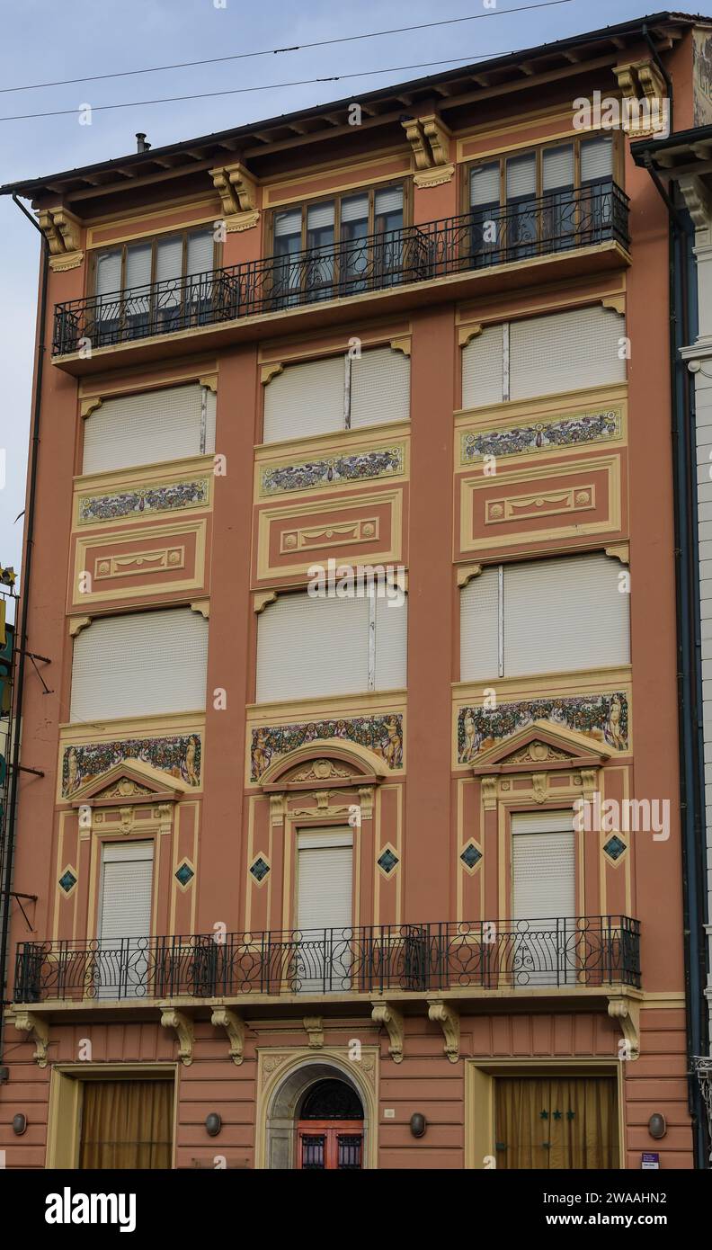 Facciata art nouveau hi-res stock photography and images - Alamy