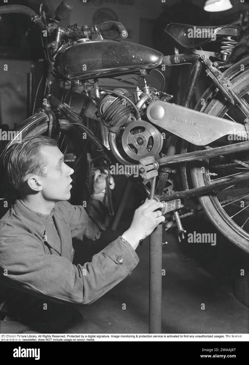 1940s garage hi-res stock photography and images - Alamy