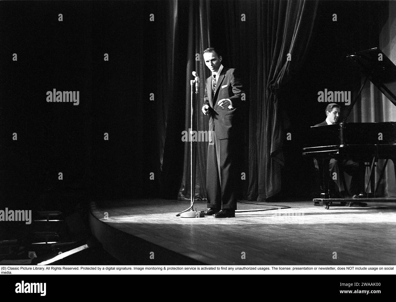 1950s movie stars black and white hi-res stock photography and images ...