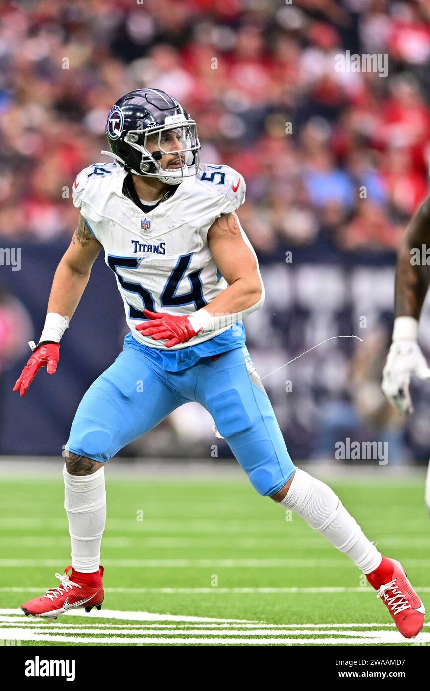 Tennessee Titans linebacker Garret Wallow (54) in action against the ...