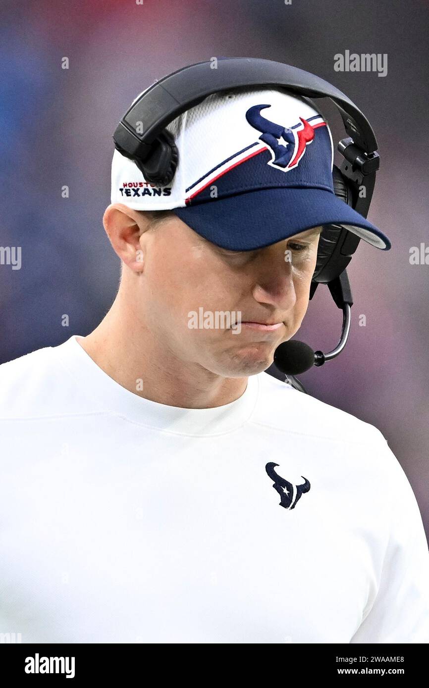 Houston Texans offensive coordinator Bobby Slowik on the sideline ...