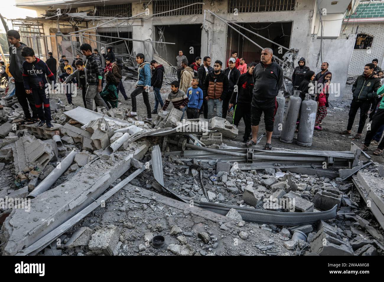 Rafah, Palestinian Territories. 03rd Jan, 2024. Palestinians inspect a ...
