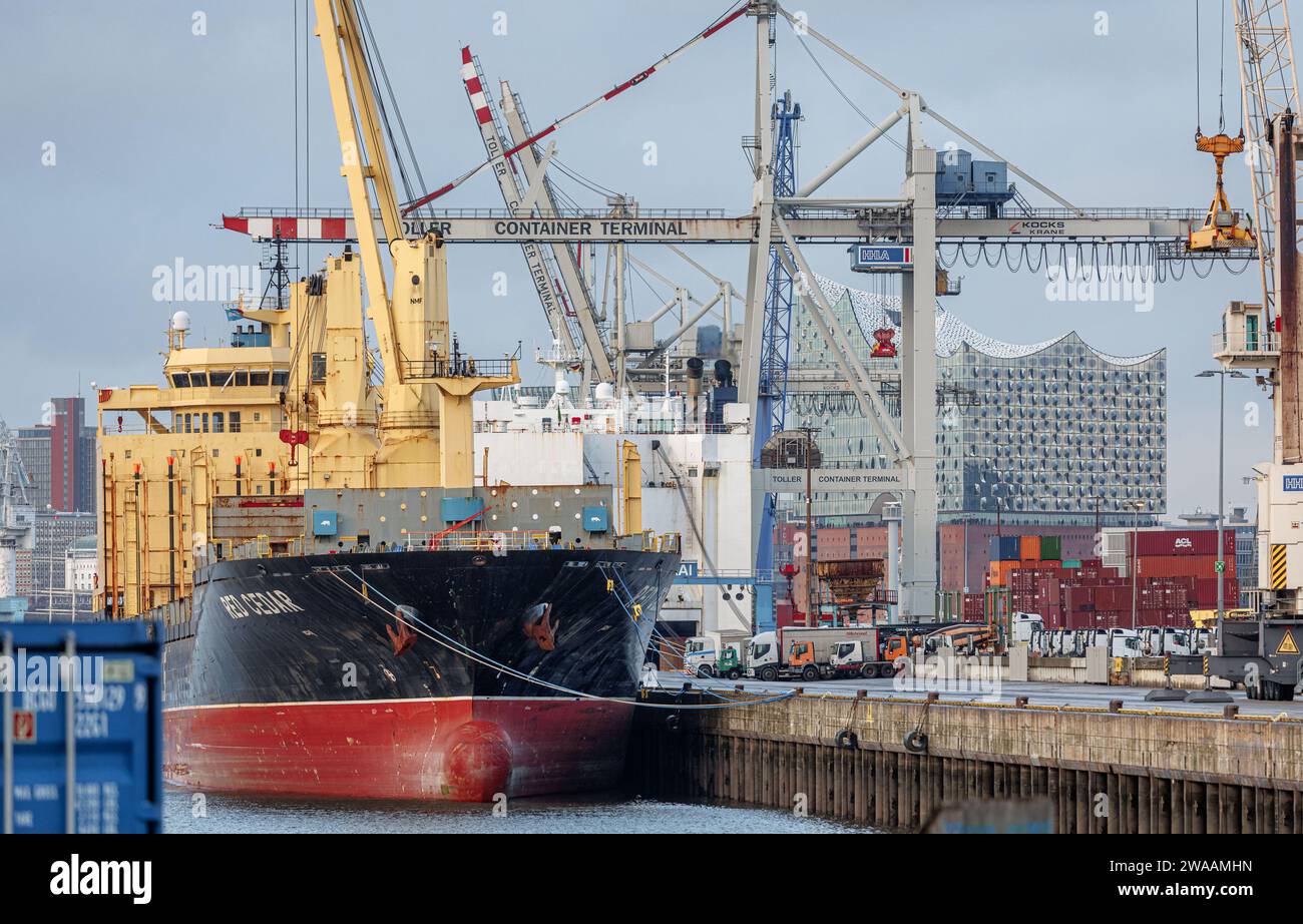 Hambug, Germany. 29th Dec, 2023. View over the Hansa Port, the ...