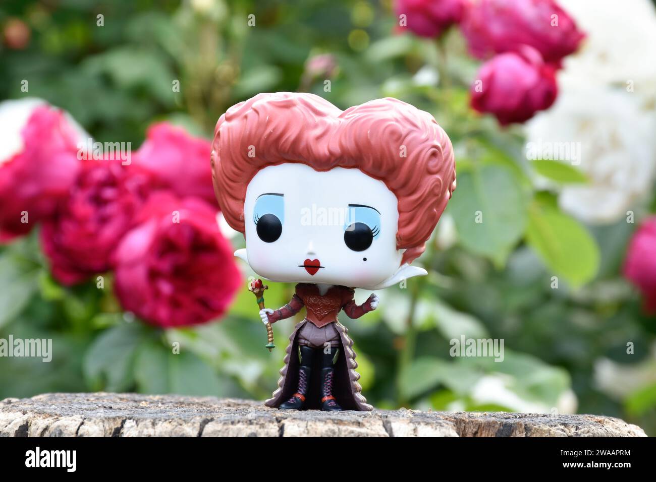 Funko Pop action figure of Red Queen from Tim Burton fantasy movie ...