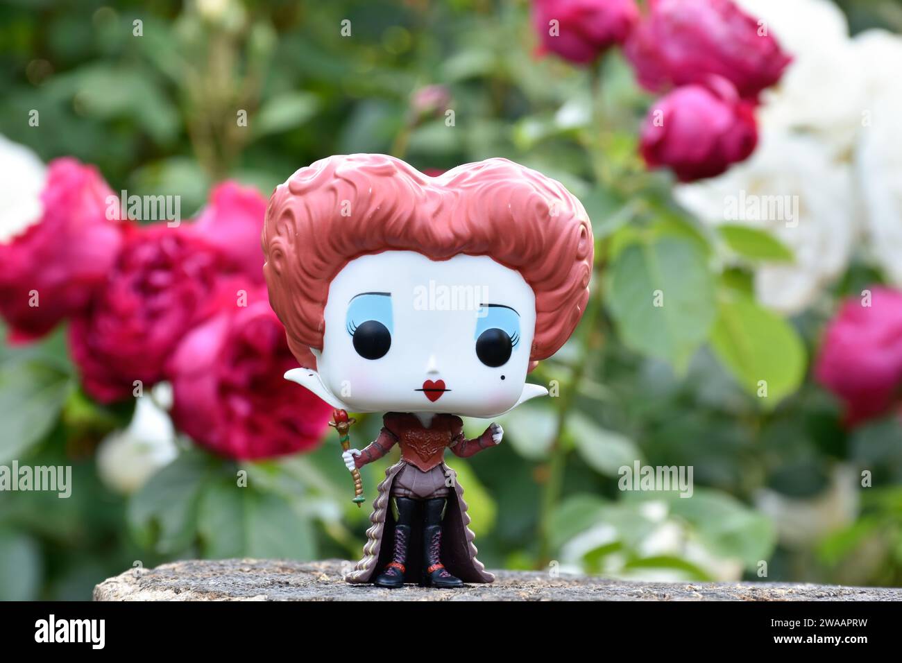 Funko Pop action figure of Red Queen from Tim Burton fantasy movie ...