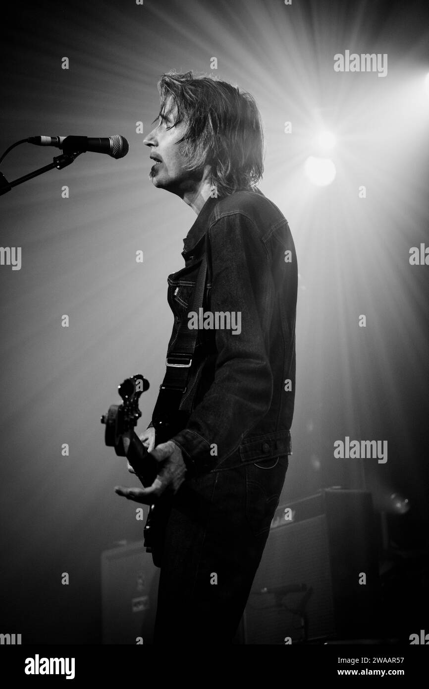 Playing bass guitar in live Black and White Stock Photos & Images - Alamy