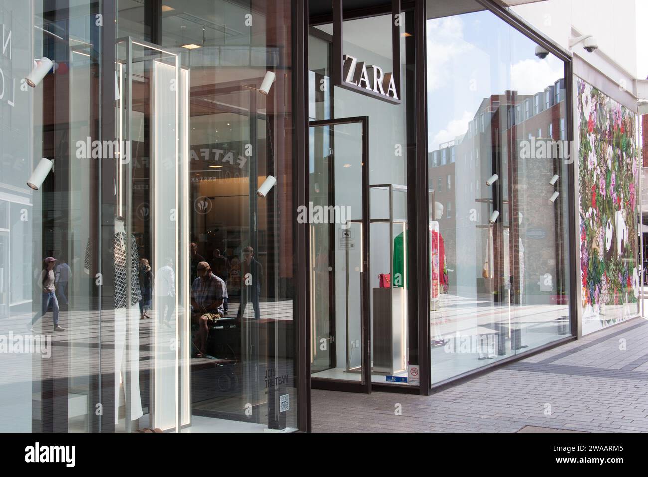 Zara shop front in shopping hi-res stock photography and images - Alamy