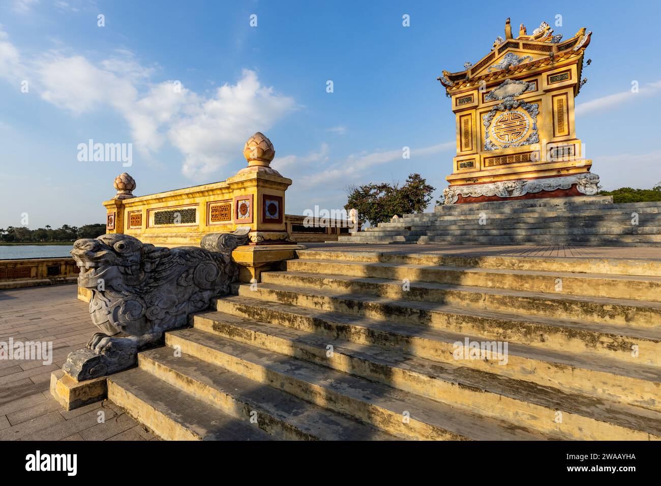 Vietnamese monuments hi-res stock photography and images - Alamy