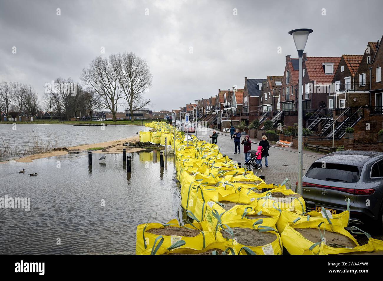 Volendam, Netherlands. 3 January, 2023. Sandbags in a flooded street ...