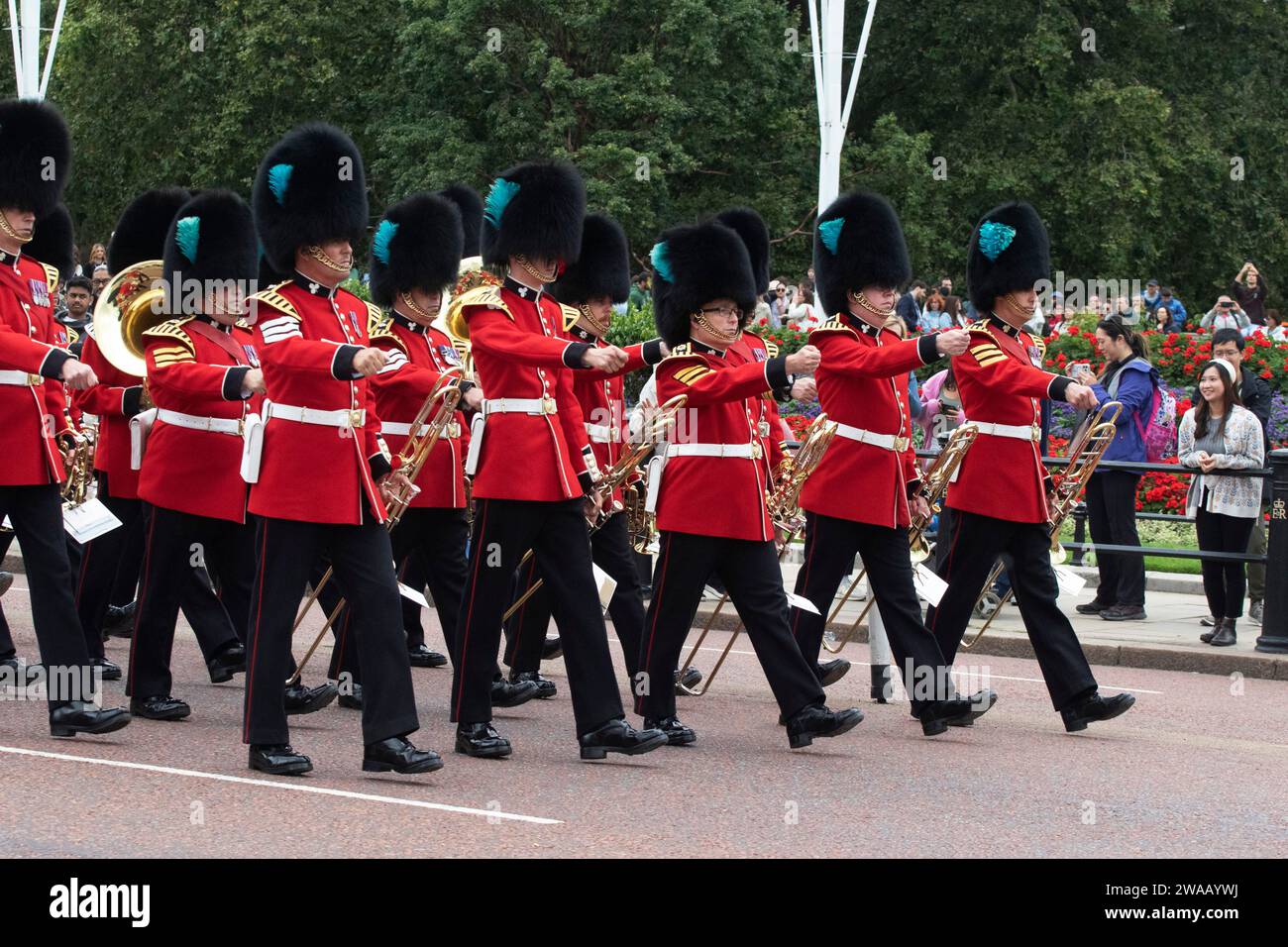 LONDON, UNITED KINGDOM - AUGUSTUS 4, 2023: Officers and soldiers of the ...