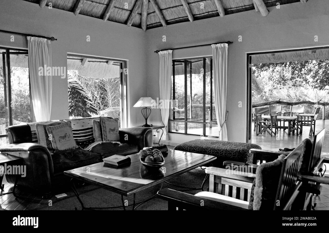Wohnen im Busch: Living in the bush: Lobby Forest Lodge Maun ...