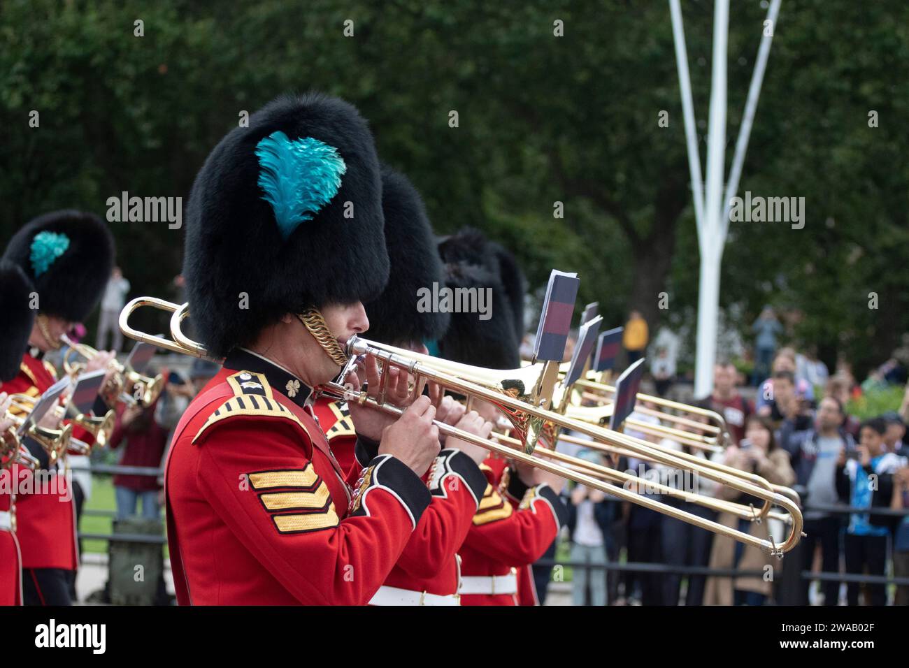 LONDON, UNITED KINGDOM - AUGUSTUS 4, 2023: Officers and soldiers of the ...