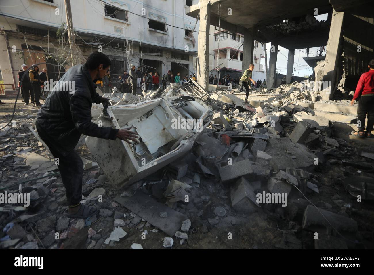 Rafah, Gaza. 02nd Jan, 2024. People inspect the rubble of a building ...