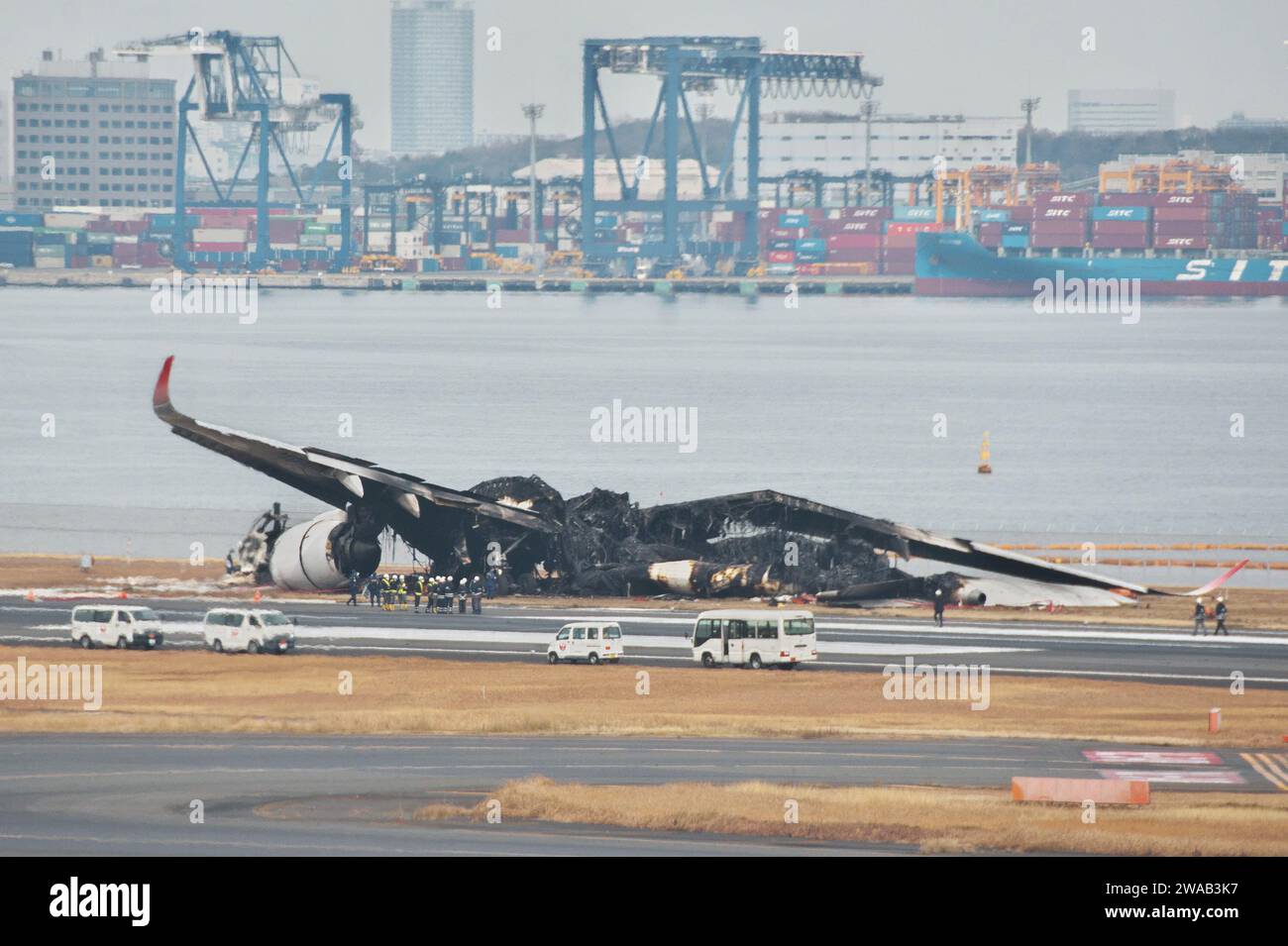 Tokyo, Japan. 03rd Jan, 2024. Officials investigate a burnt Japan ...